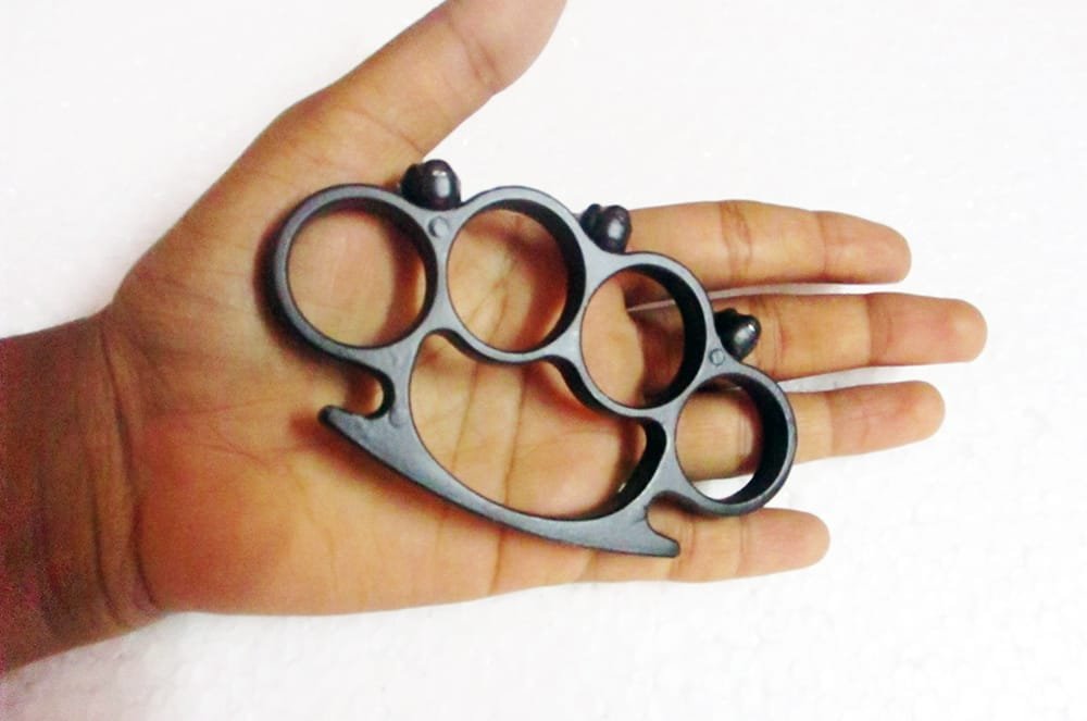 Skull knuckleduster - Tactoys India