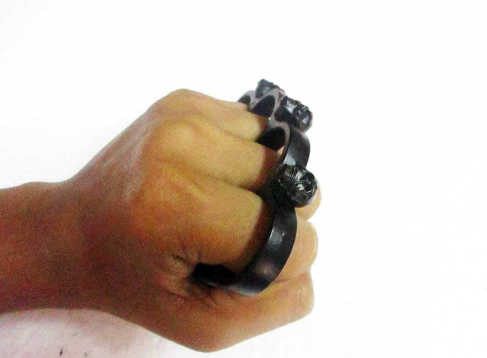 Skull knuckleduster - Tactoys India